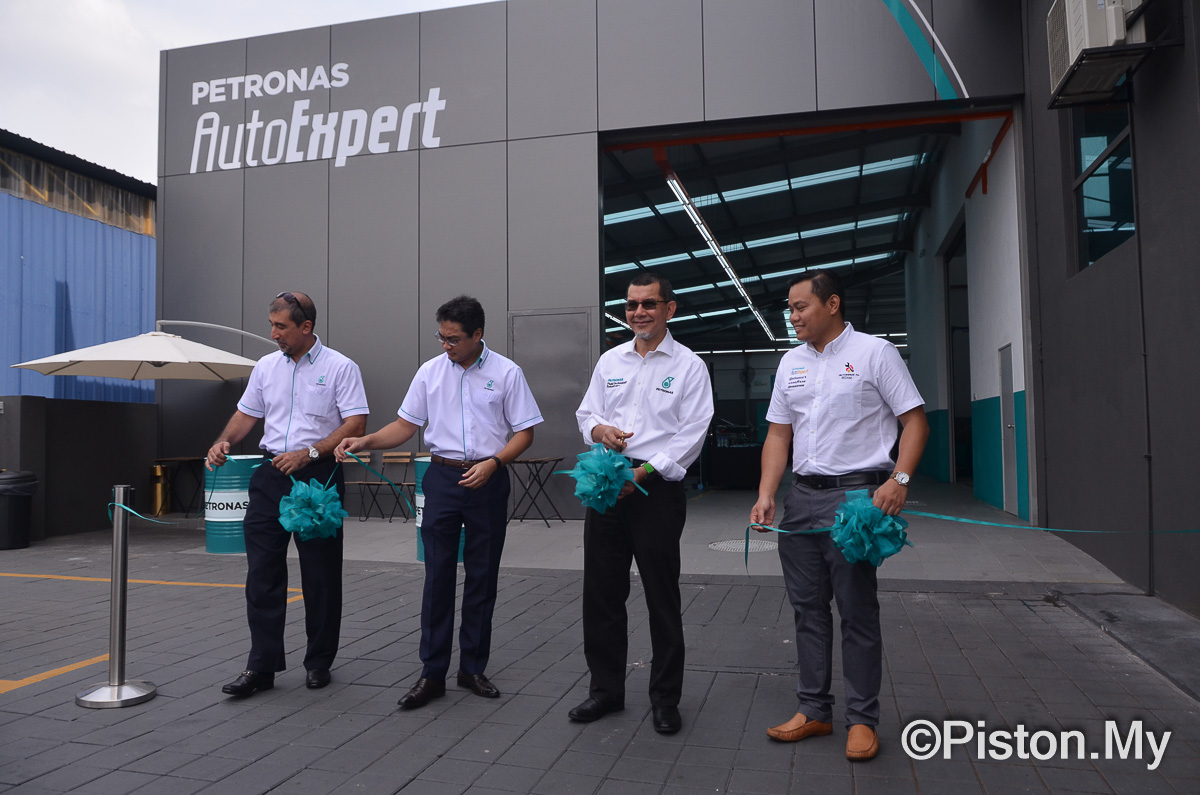 First Petronas AutoExpert Centre opens in Shah Alam - News and reviews on Malaysian cars ...